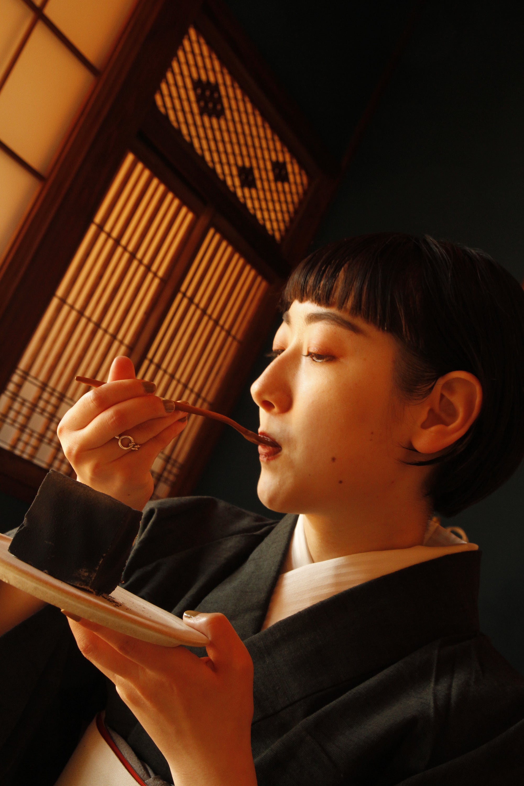 漆黒のカマンベールチーズケーキ・サンド - 呂色(roiro) – 呂色 roiro